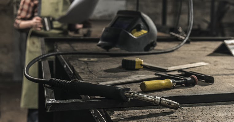 How to Hold a MIG Welding Gun: A Step-by-Step Guide – VanesElectric